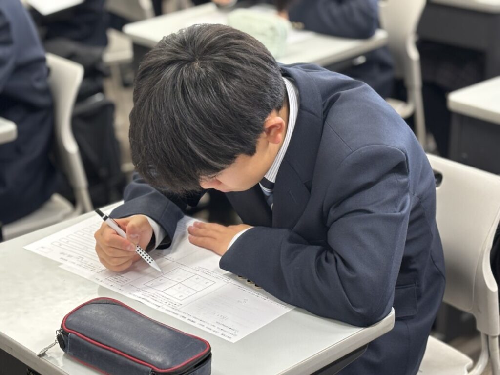 2学期最終日の知的なバトル！「MATH QUIZ」開催 | 桜丘トピックス | 桜丘中学・高等学校